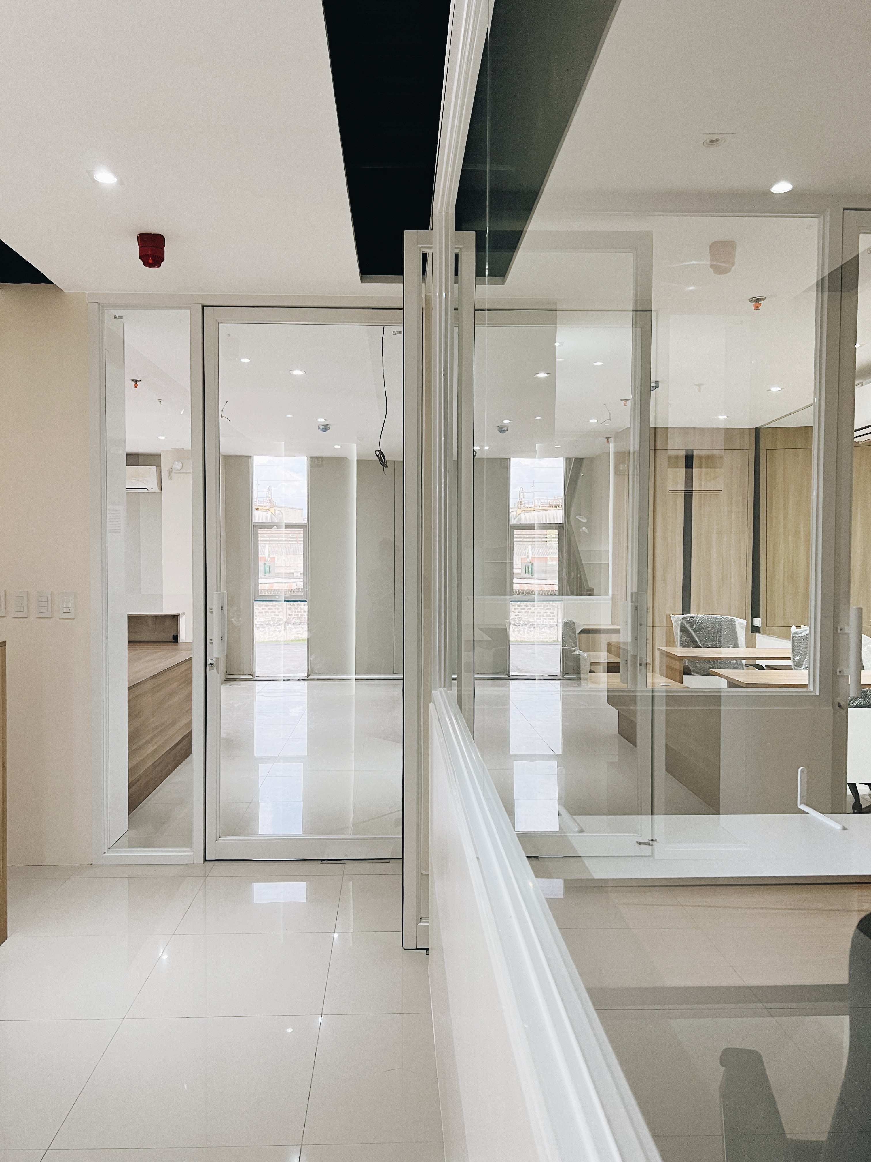 Oakline Office: A Modern Composition in Wood and White – Jacsons ...